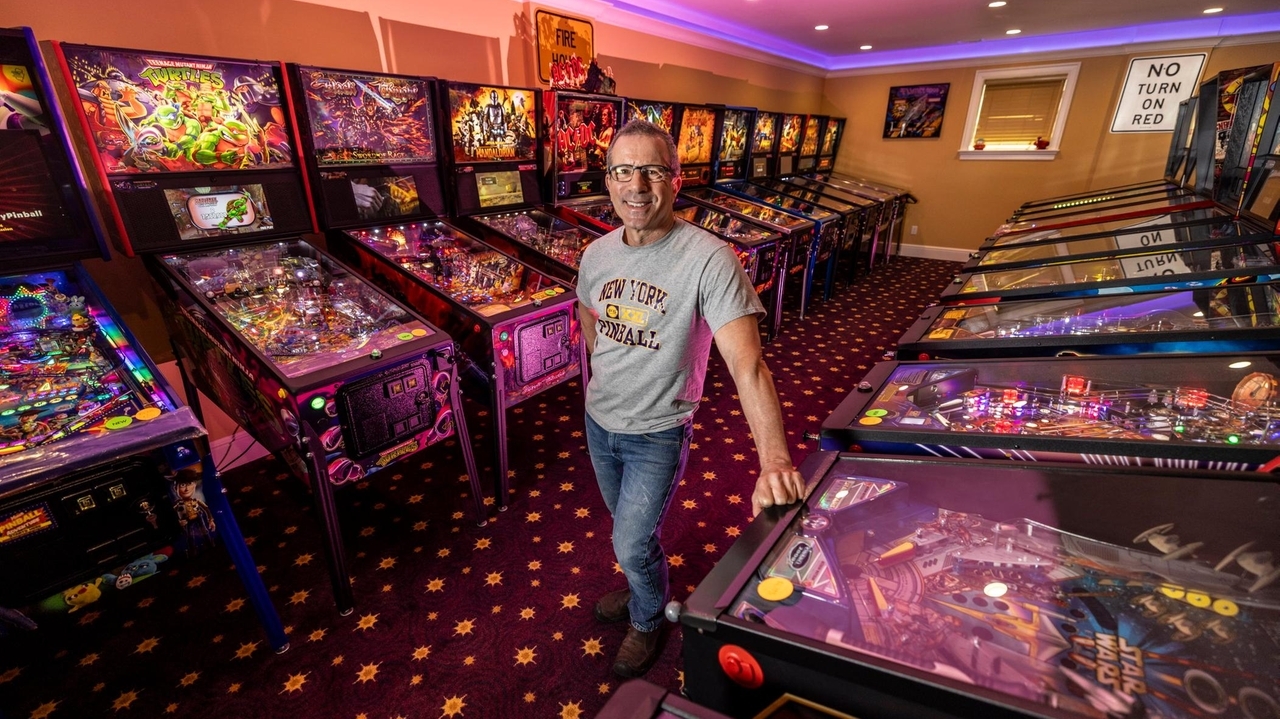 Pinball repairmen on Long Island keep the lights flashing on these old ...