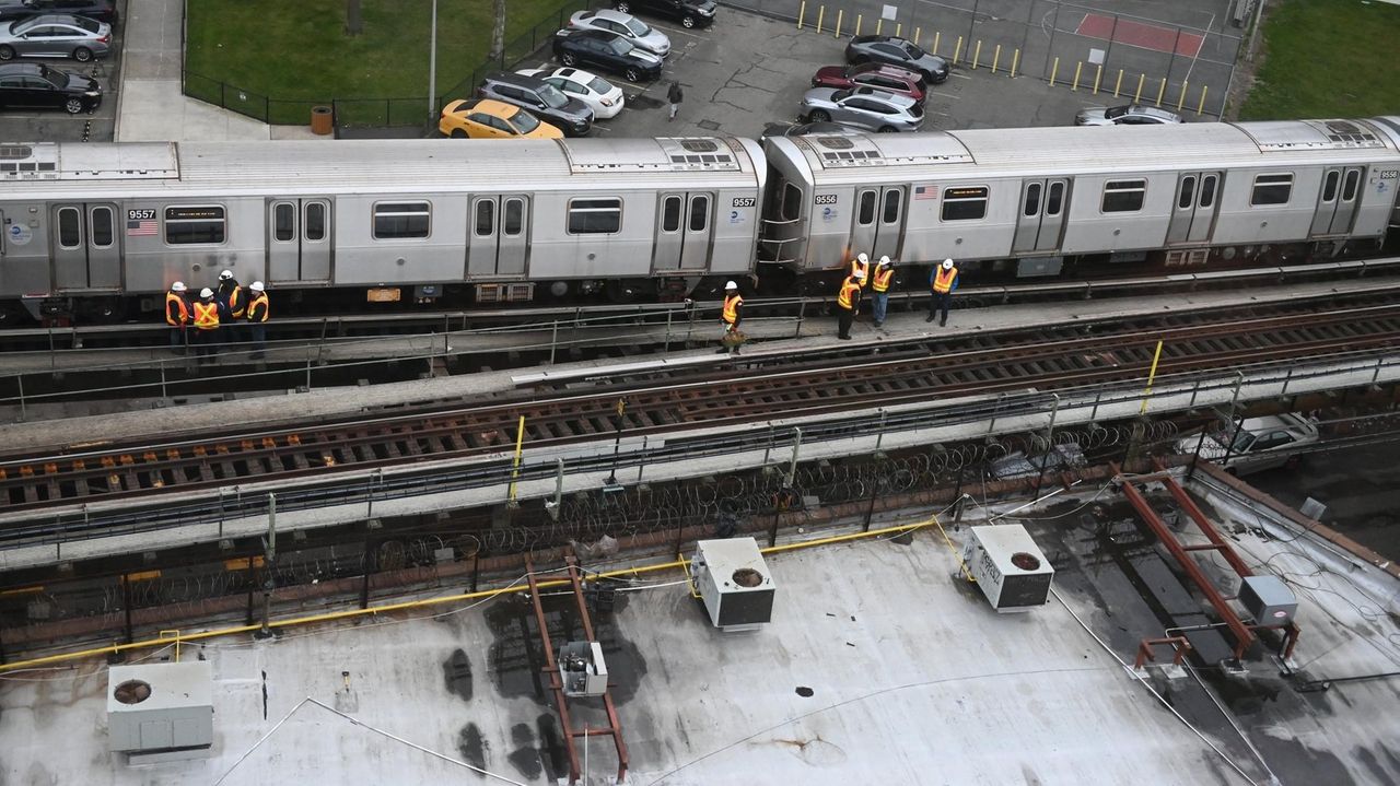 F train resumes service after Coney Island derailment, subway's 2nd within week - Newsday
