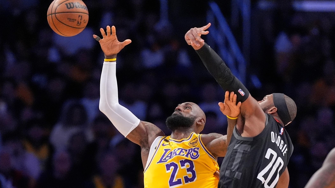Kennard scores 27, LeBron leads Lakers to surprising 107-98 win over ...