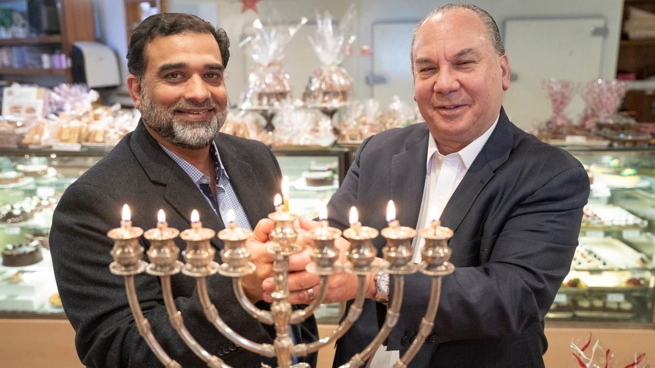 Jews, Muslims coexist at kosher, halal bakery in Westhampton Beach ...