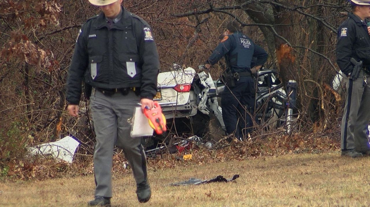 Two Dead In Southern State Parkway Crash In Islip Police Say Newsday