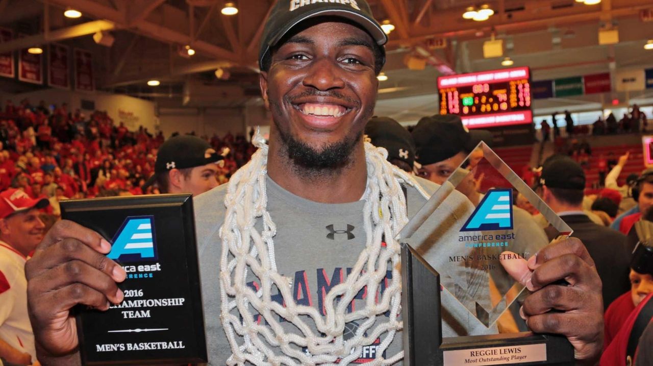 Warney returns to his ‘second home’ Saturday - Newsday