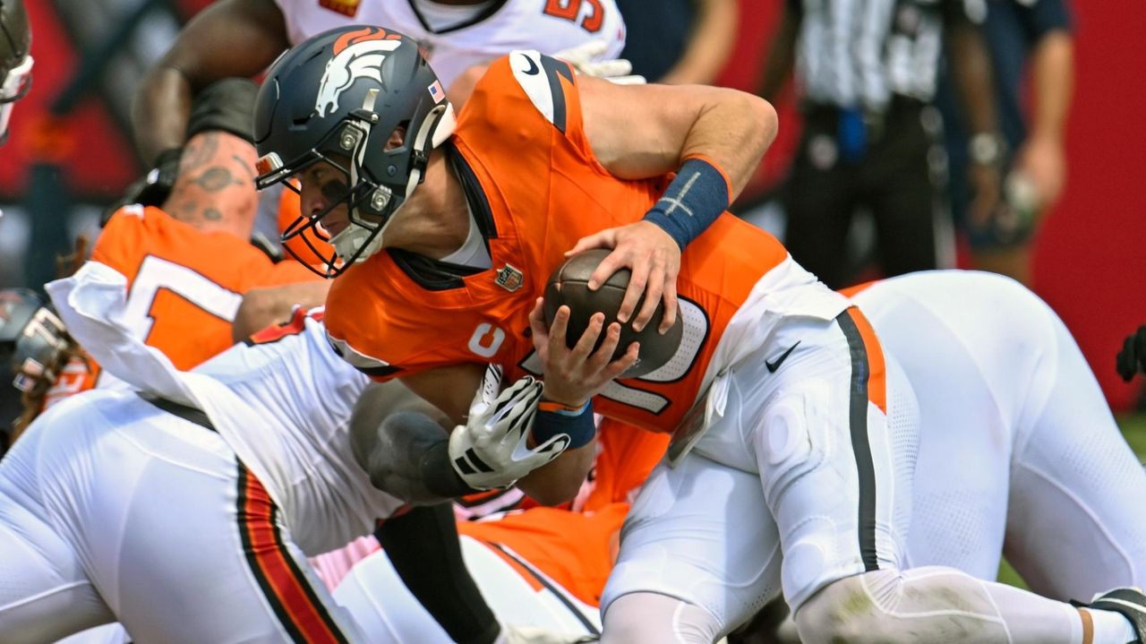 Nix runs for a TD and Lutz kicks 4 FGs to lead Broncos to 26-7 victory ...