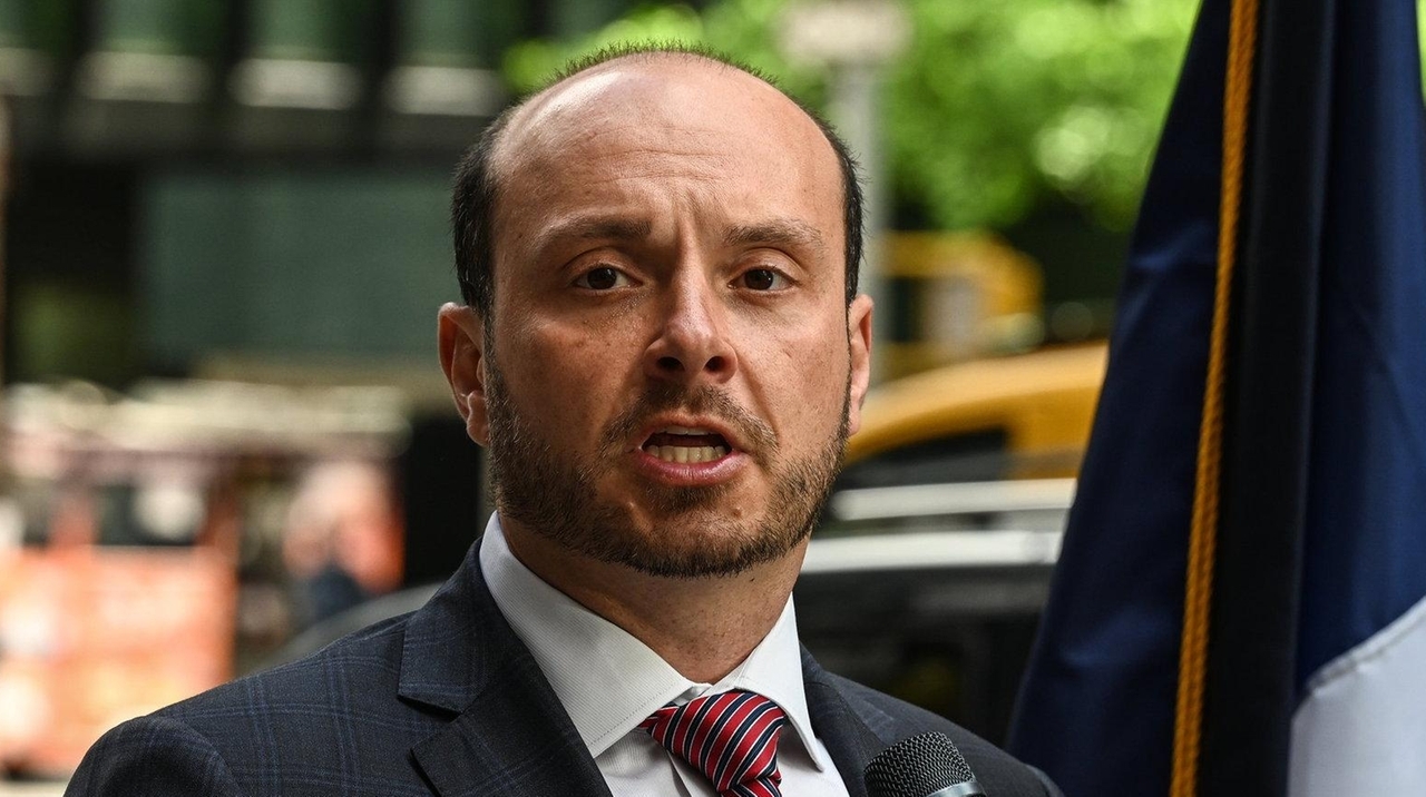 Garbarino seeks to trump his challengers - Newsday