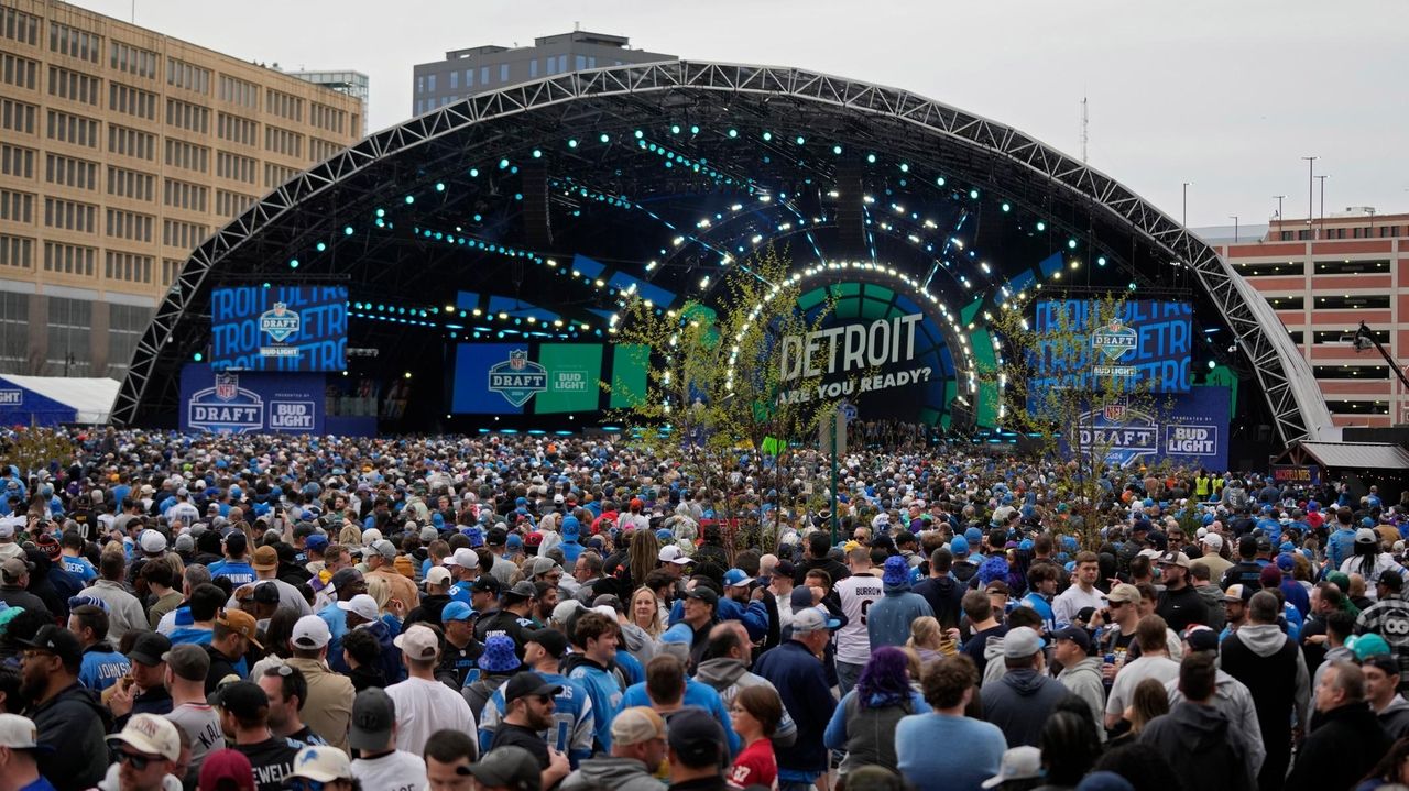 NFL draft attendance record within reach in Detroit, Commissioner Roger ...