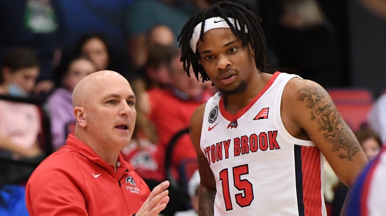 Teamwork helps Stony Brook men's basketball dominate American - Newsday