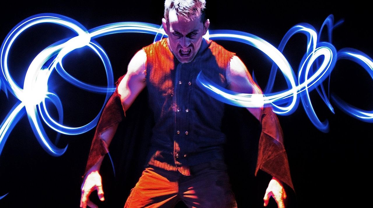 High-flying 'Dracula' takes terror to new heights in Sands Point - Newsday