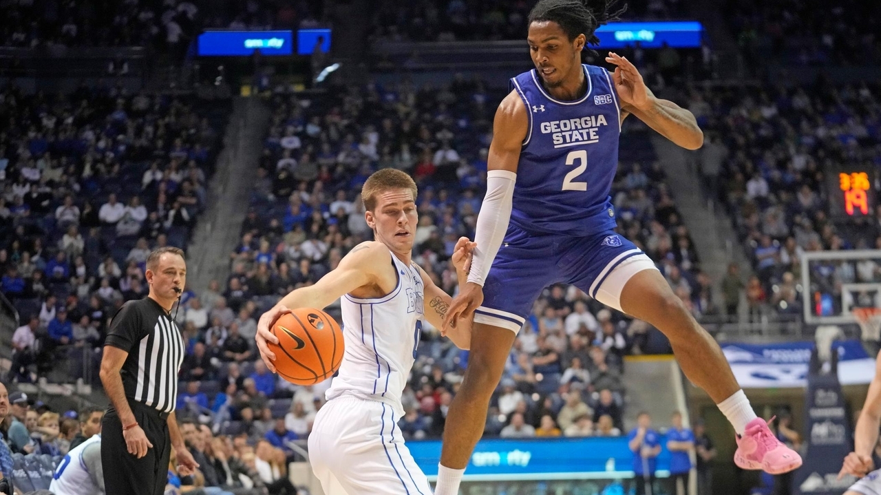 Richie Saunders scores career-high 20 points to help No. 18 BYU beat ...