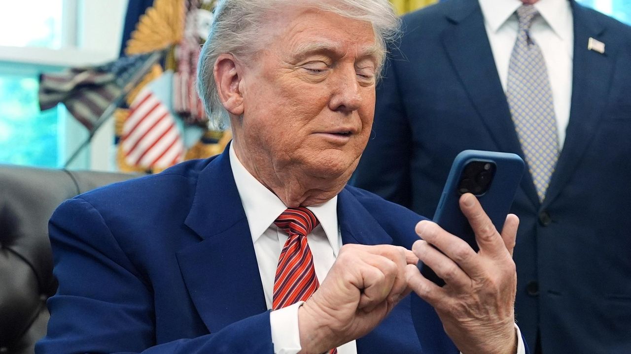 Trump's 'paper tiger' jab at Russia echoes Mao's propaganda against the ...