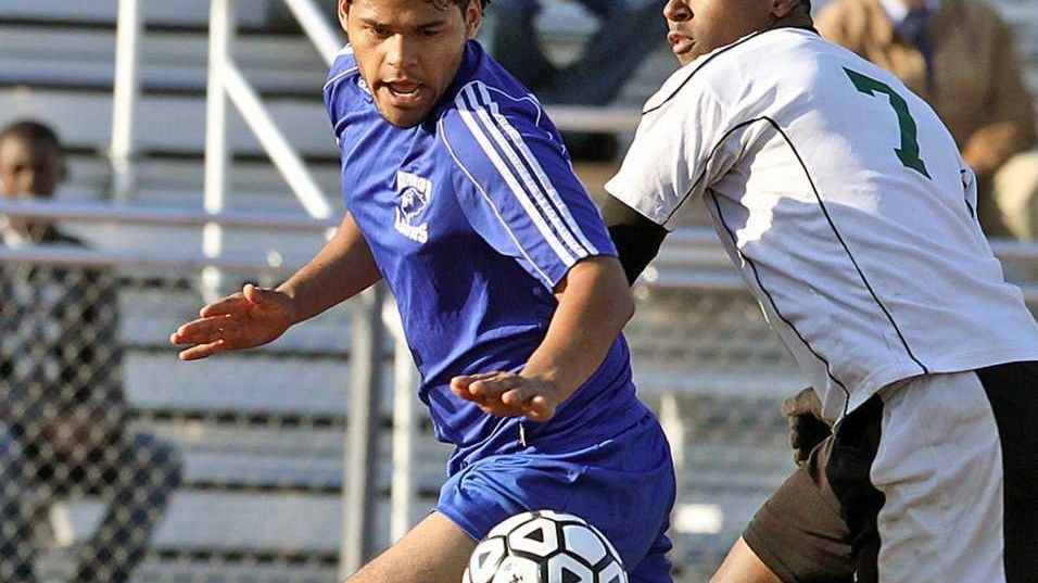 Almendarez lifts Hempstead into semifinals - Newsday