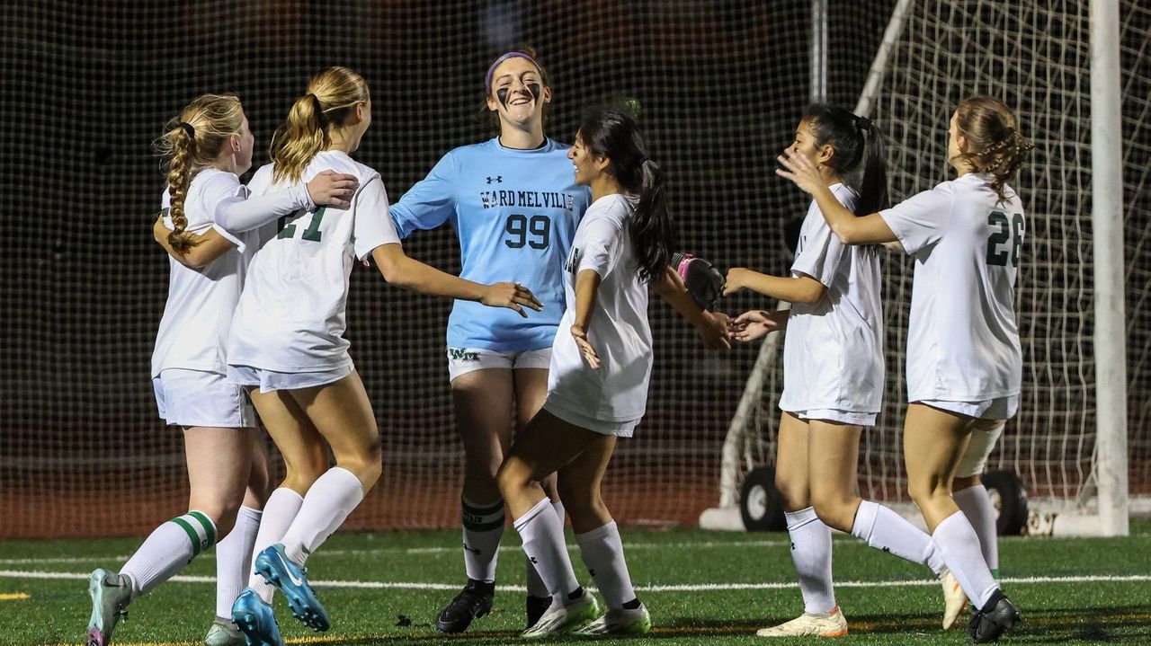 Norihanna Korzenko leads Ward Melville girls soccer to third straight ...