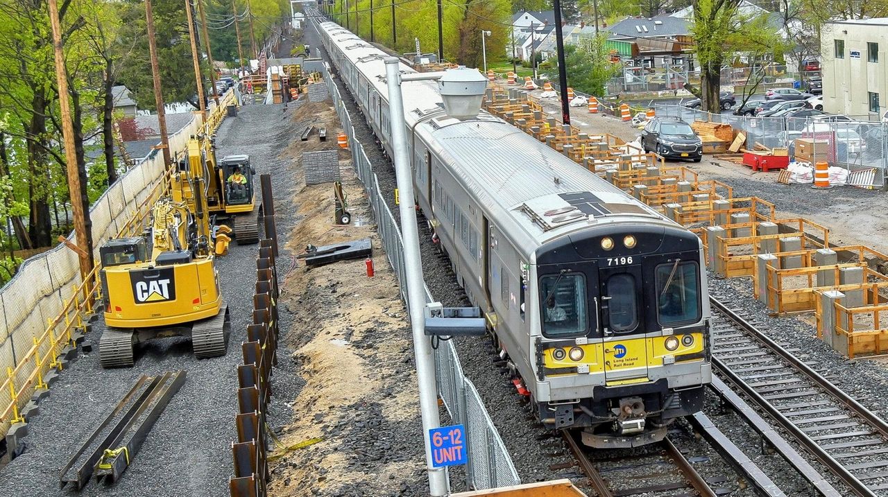 Keep the LIRR's projects on track - Newsday