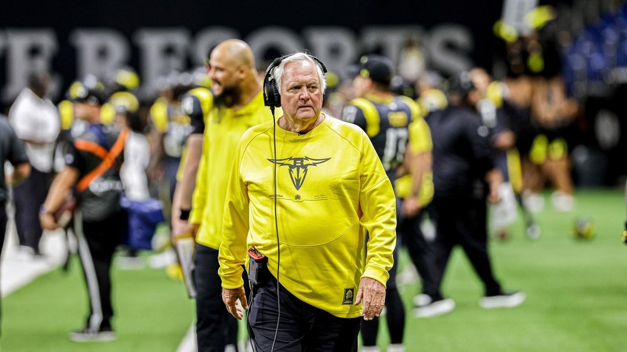 At 76, Wade Phillips hopes to get elusive first title as a head coach ...