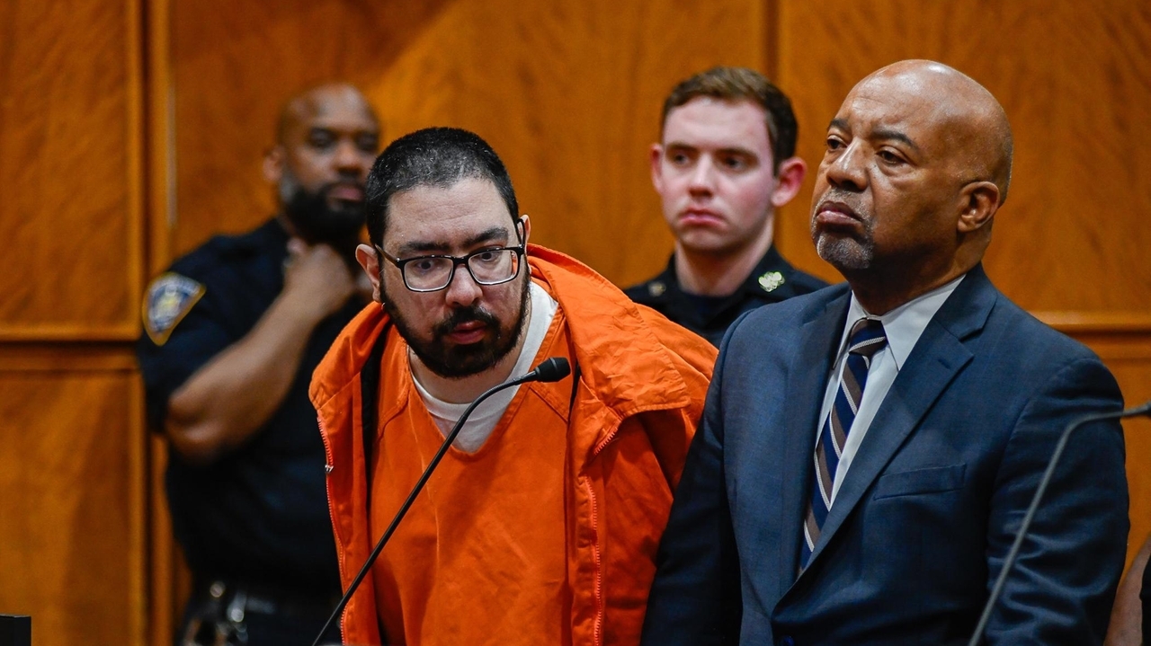 Peter Zisopoulos, accused of fatally stabbing FDNY paramedic, ordered ...