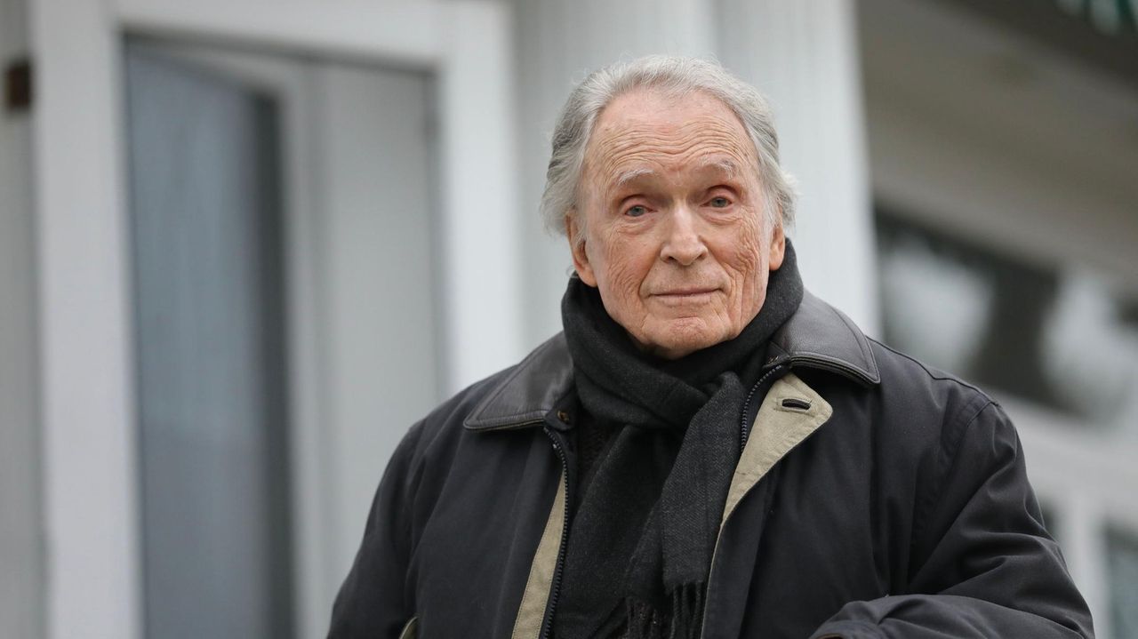 Dick Cavett talks living in Montauk, Muhammad Ali, Marlon Brando, more ...