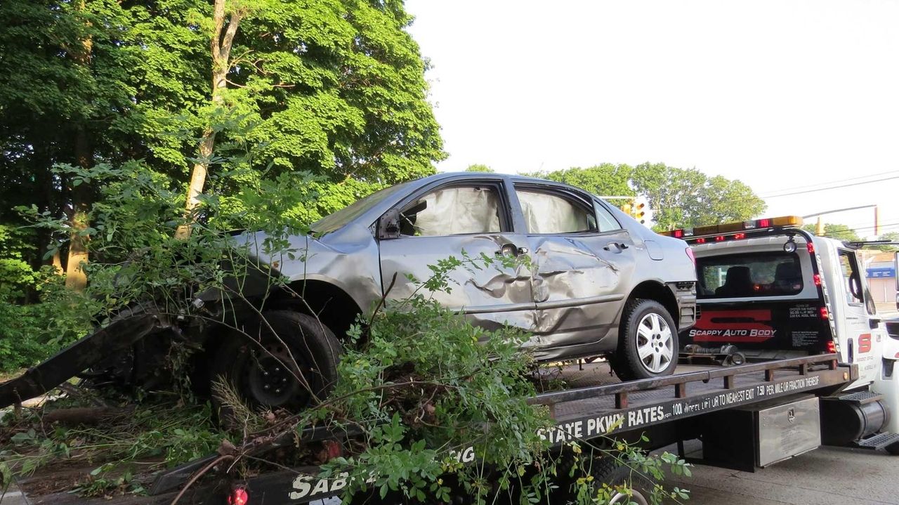 Driver Faces Charges In Wantagh Parkway Crash Newsday