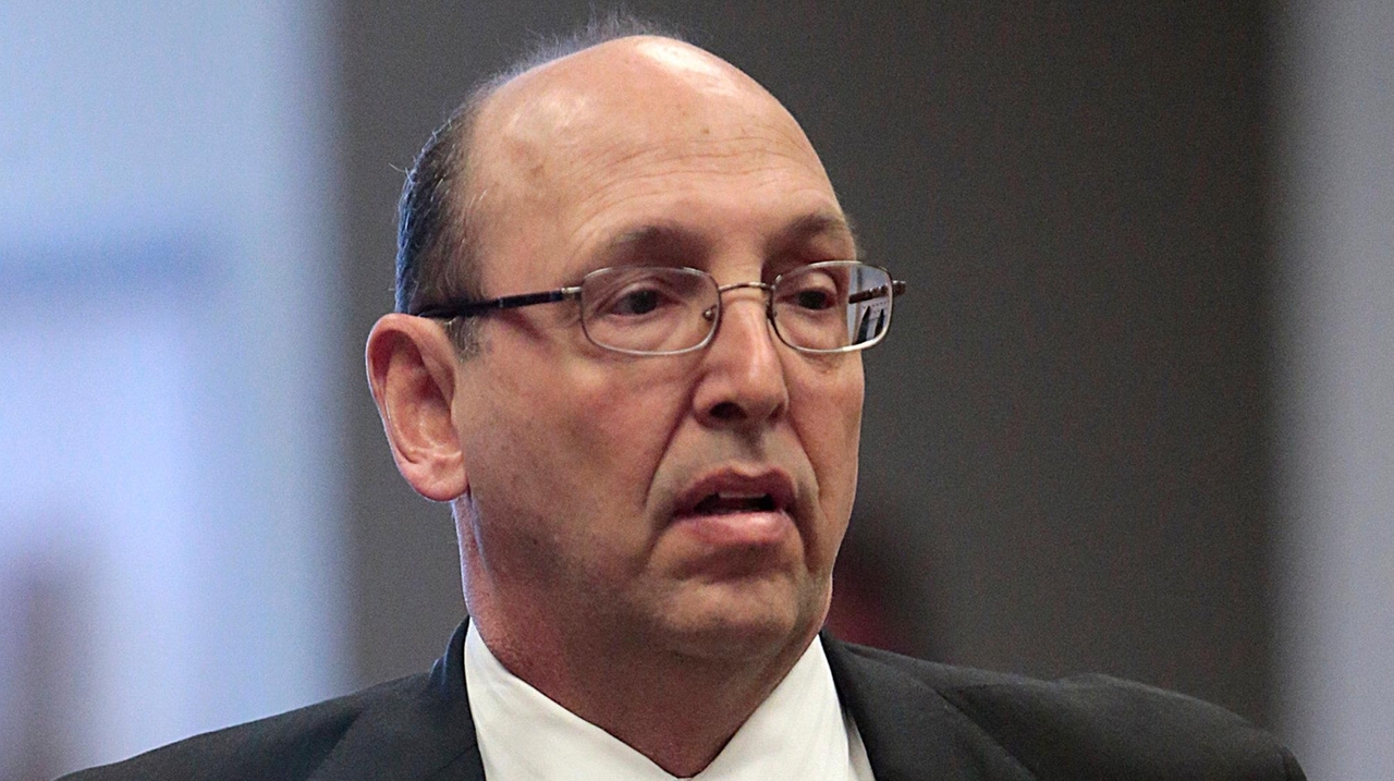 Defense lawyer gets 30 months in prison for bribing witness, Feds say ...