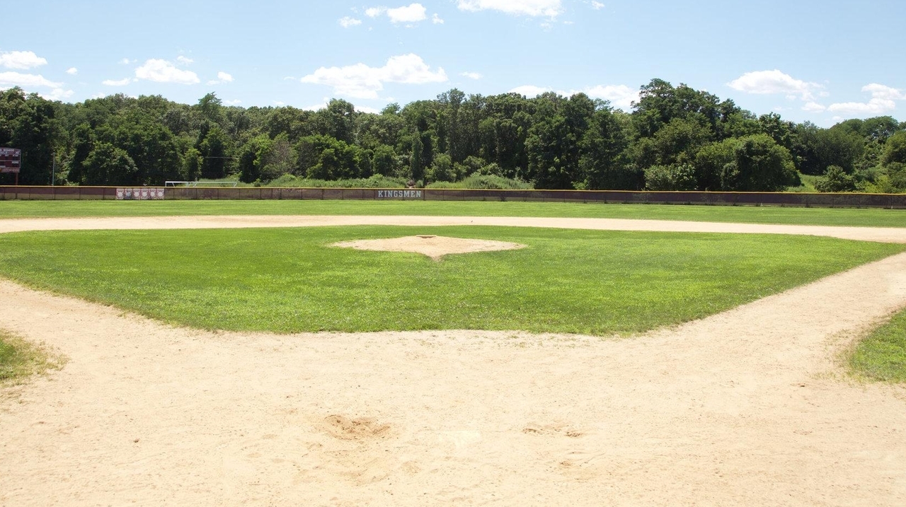 Connetquot High School baseball team in 10-day quarantine - Newsday