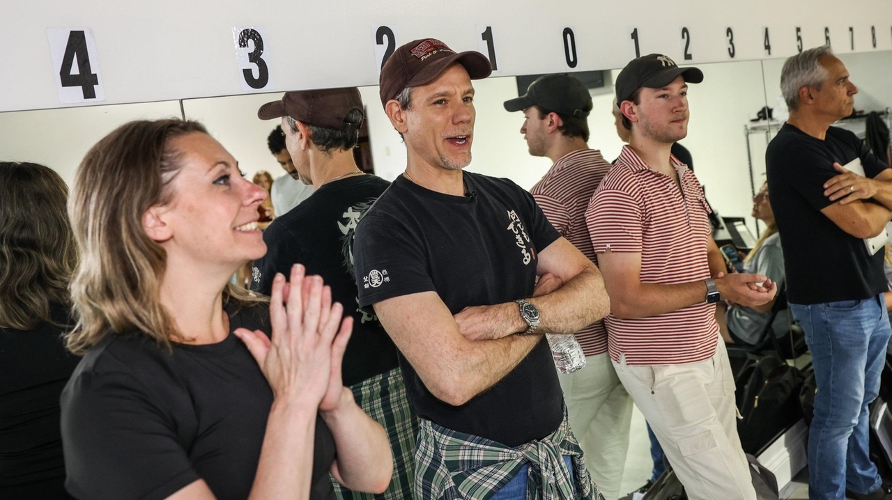 Adam Pascal directing 'Rent' in Dix Hills - Newsday