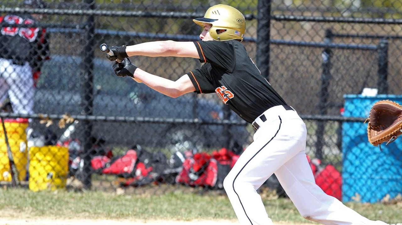 Greg Power's squeeze bunt, stellar defense boost Hicksville - Newsday