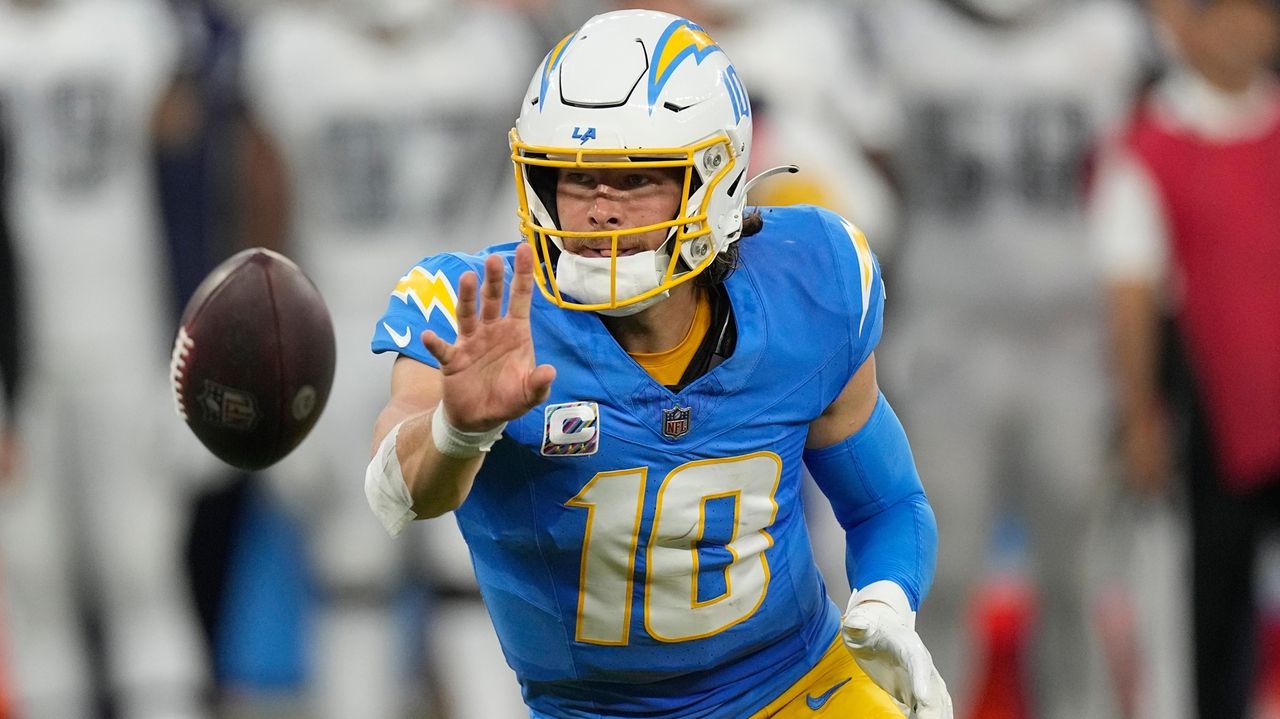 Tale of 2 defenses: Chiefs have been brilliant, Chargers awful ahead of ...