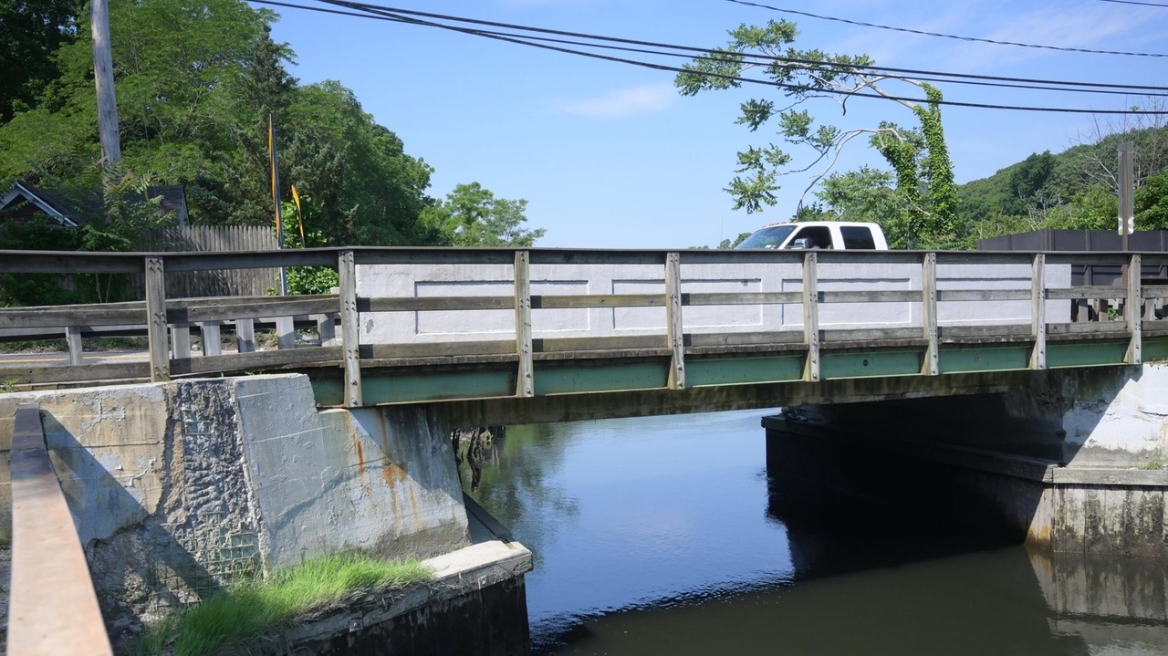 Plan to replace 1928 Smithtown bridge raises environmental concerns ...