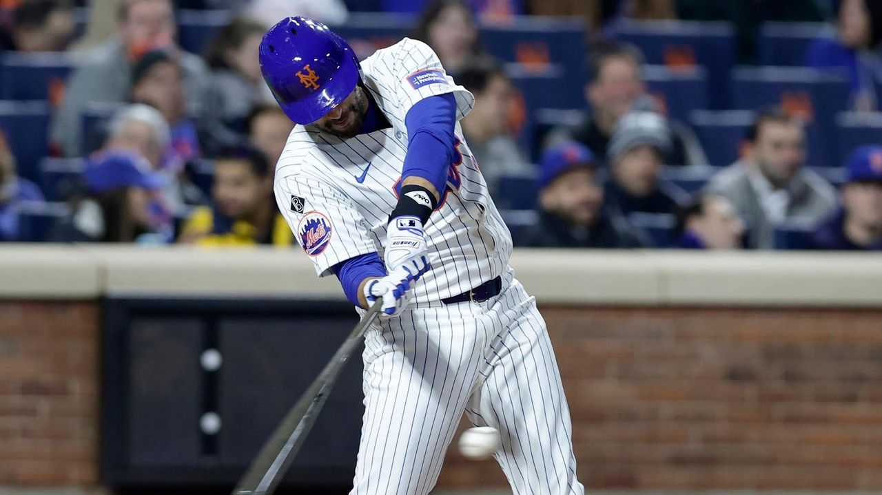 Mets' J.D. Martinez contributes in debut, but club still falls to ...