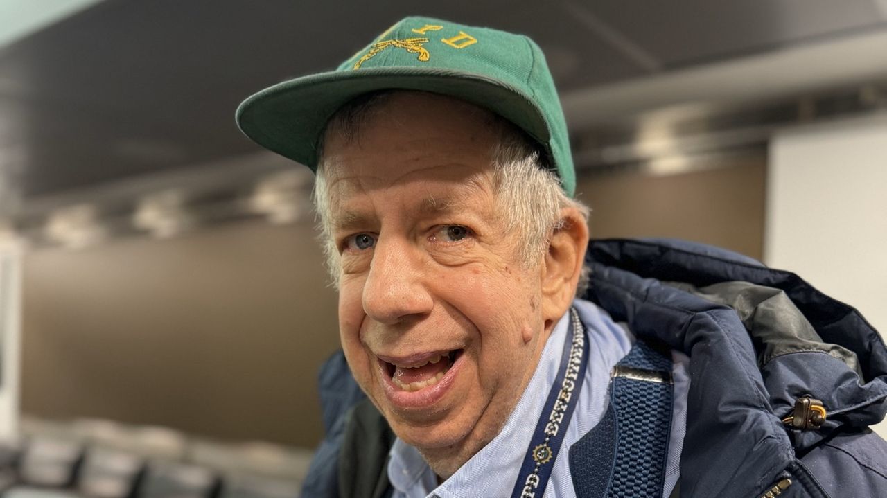 Longtime NYPD mail clerk Peter Farley dies at 72 - Newsday