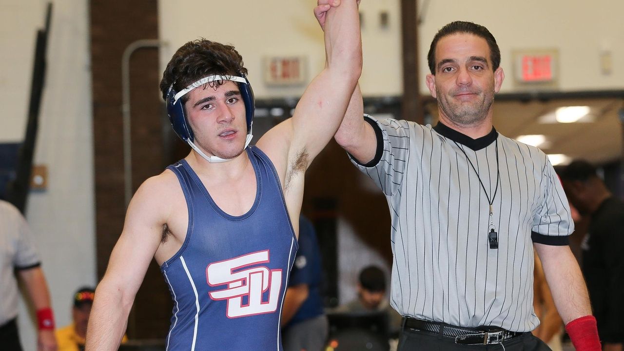Graham wins league title, adds name to Smithtown West wrestling greats ...
