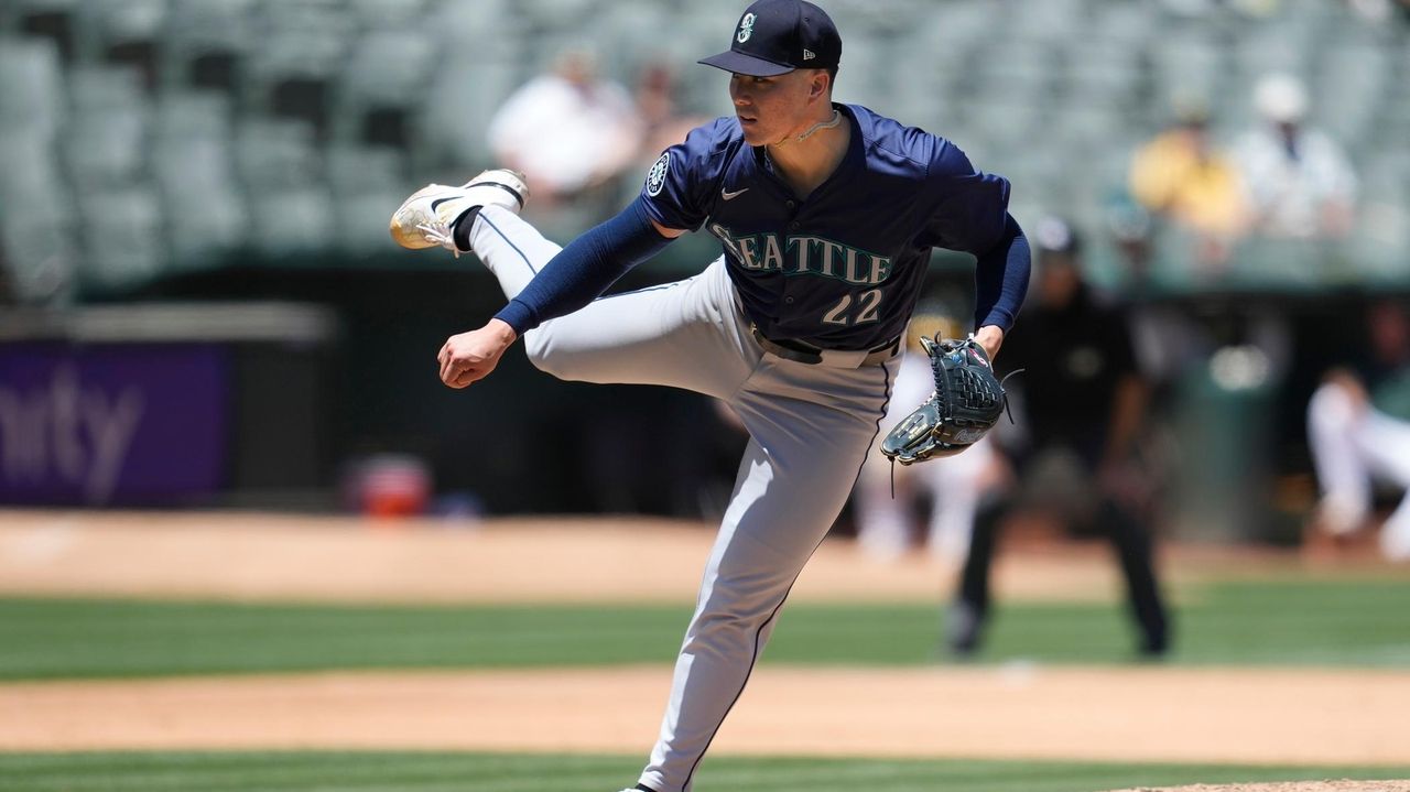 Mariners scratch right-hander Bryan Woo from start against White Sox ...