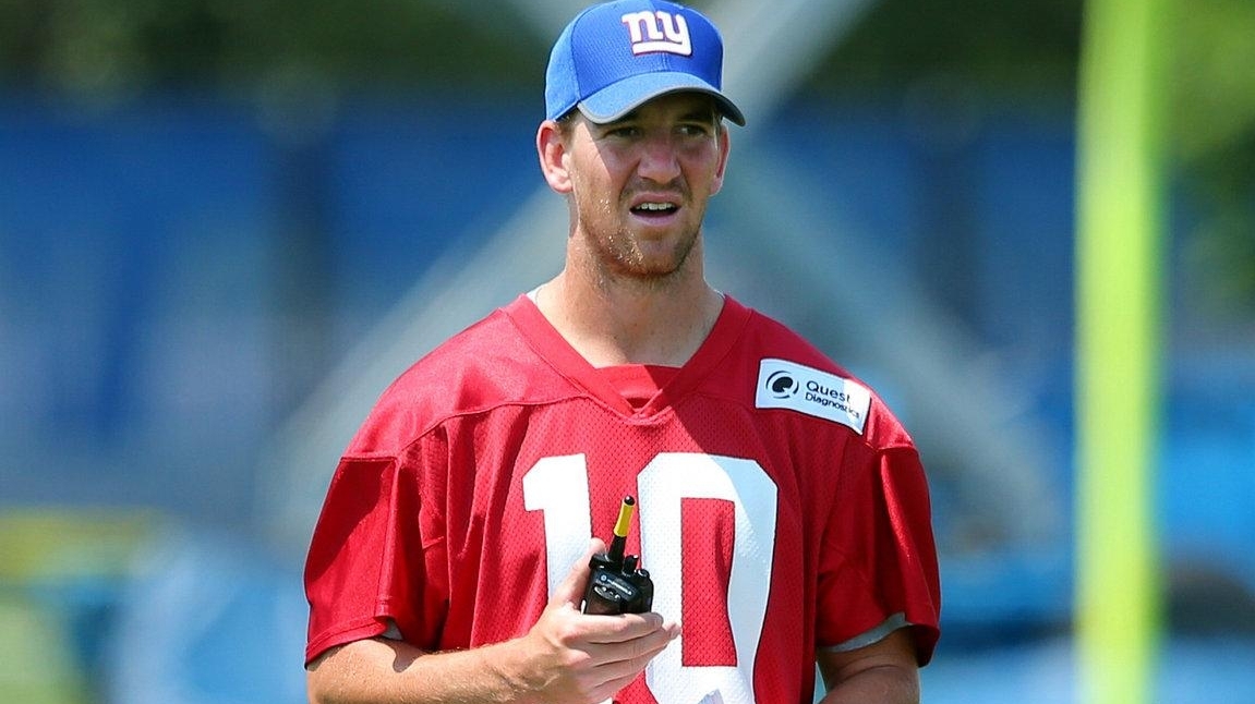 Eli Manning calls plays instead of running them Friday - Newsday