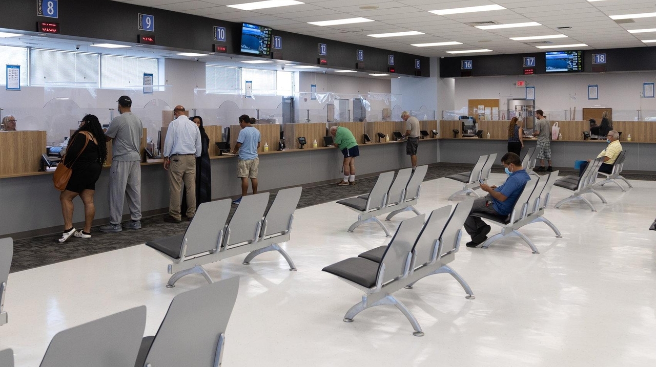 DMV warns drivers who renewed licenses during pandemic to get eye test ...