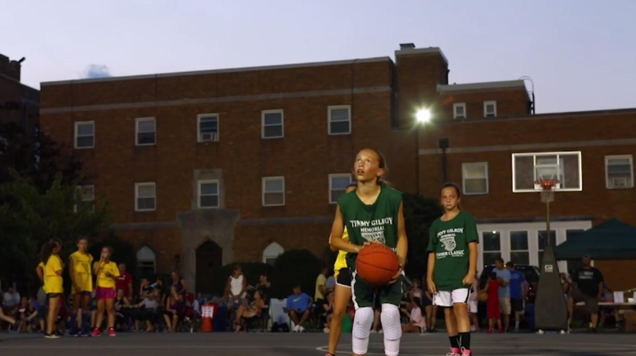 The Timmy Gilroy Memorial Summer Basketball League in Bellmore - Newsday