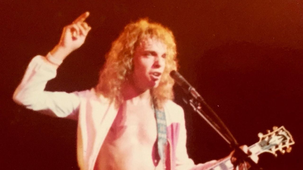 When Peter Frampton came 'Alive!' in Commack - Newsday
