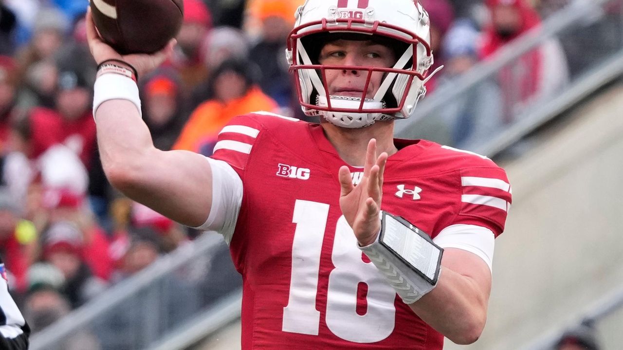 Wisconsin quarterback Braedyn Locke transferring to Arizona - Newsday