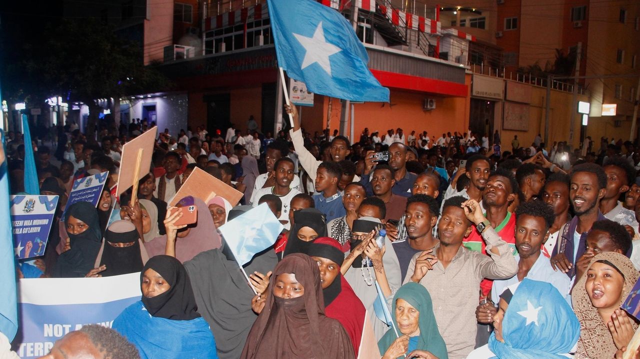 Hundreds in Somalia's capital protest Israel's recognition of breakaway ...
