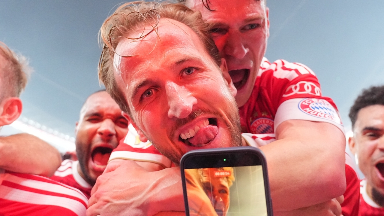Harry Kane hat trick powers Bayern Munich to German Cup triumph against ...
