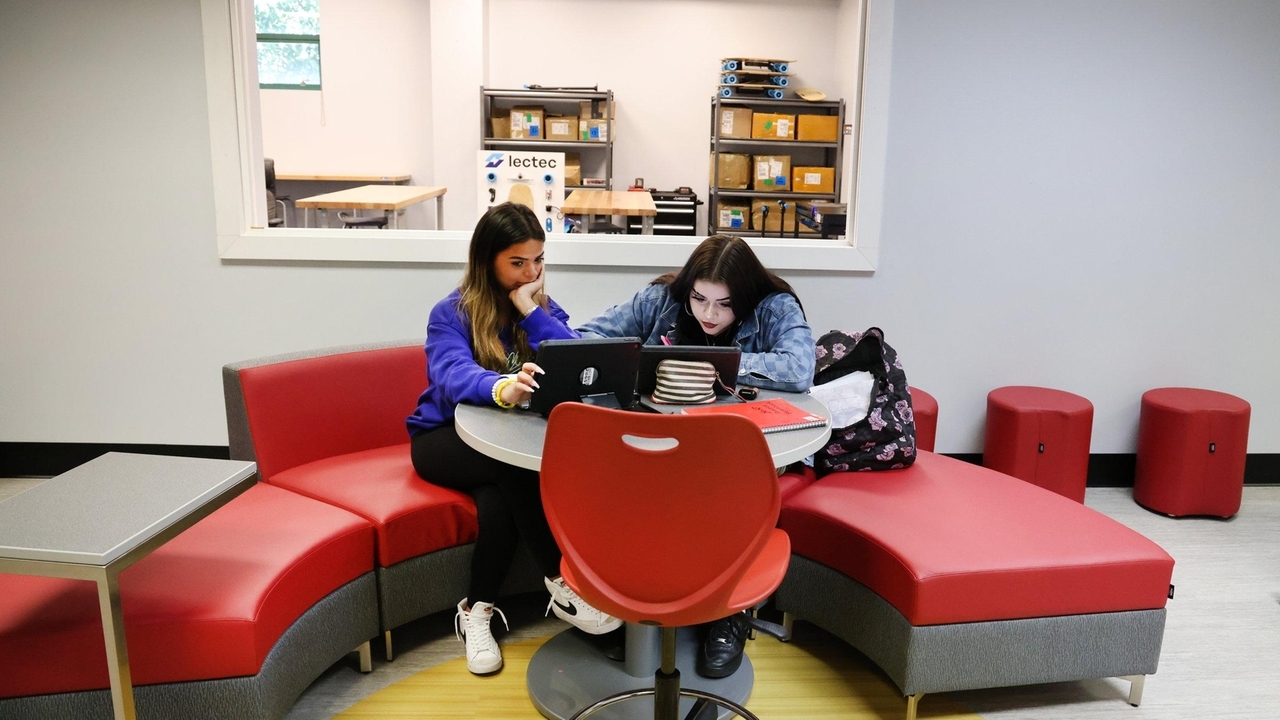 Mineola district creating new model for high school learning - Newsday