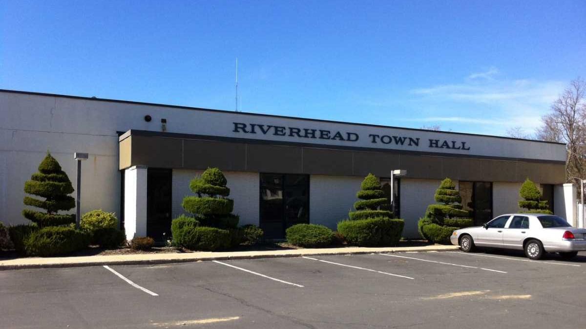 Early retirement of five Riverhead Town cops approved - Newsday