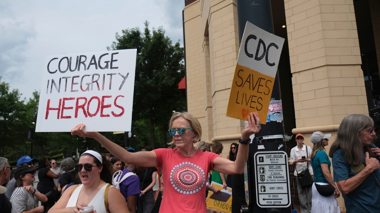 CDC gets new acting director as leadership turmoil leaves agency ...