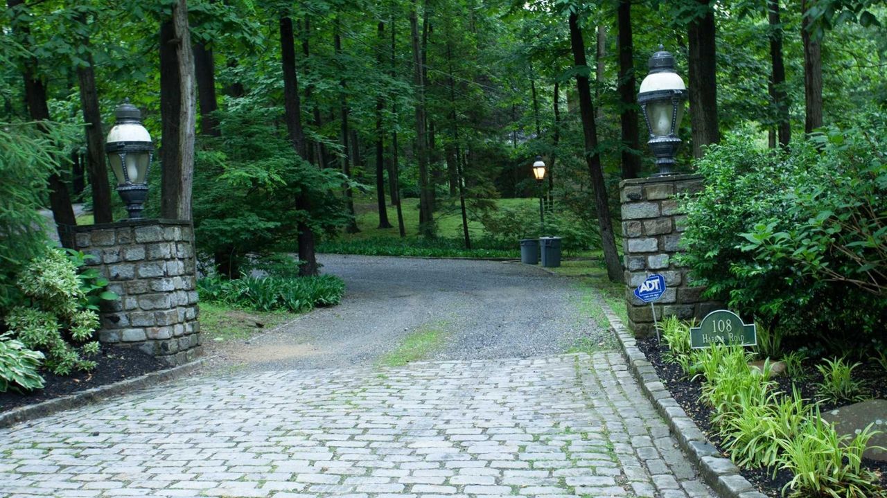 James Peister charged in $17M Ponzi scheme, officials say - Newsday