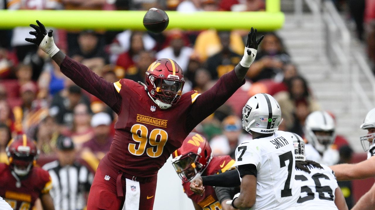 Raiders' offensive line woes leave Geno Smith under siege, Ashton Jeanty stifled - Newsday