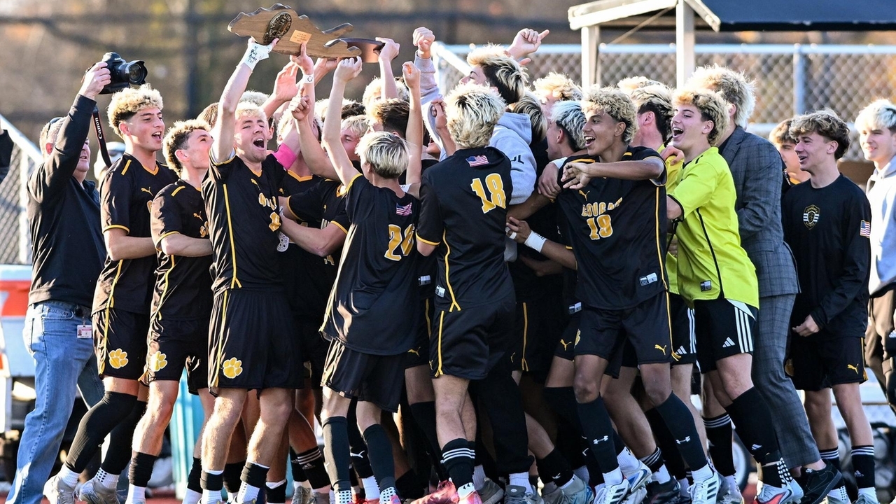 Commack boys soccer wins first LI championship since 2014 - Newsday