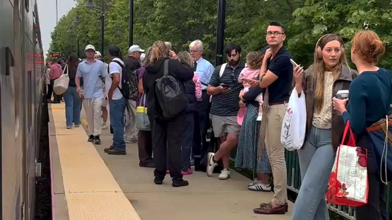 Large crowds cause delays on LIRR trains to Shinnecock Hills for U.S ...