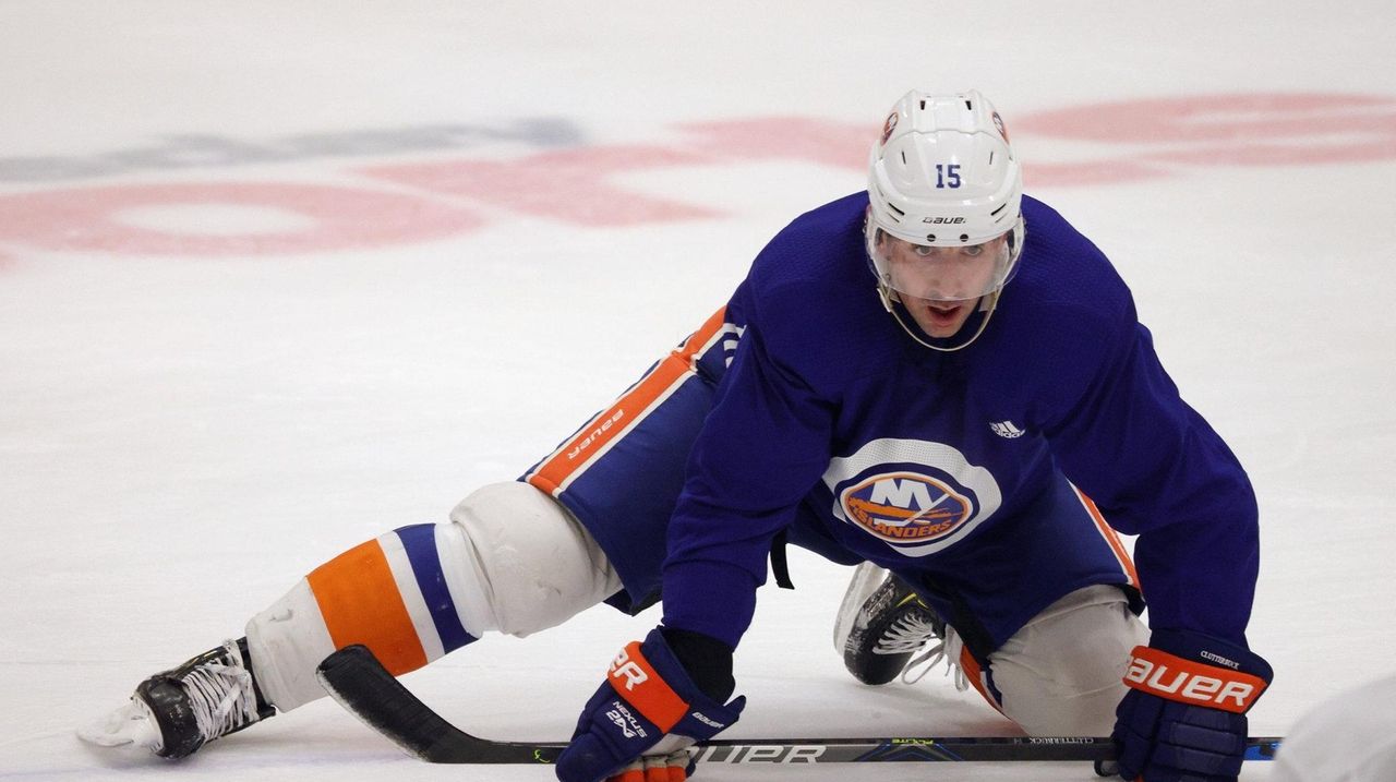 Clutterbuck says he still feels numbness in left hand - Newsday