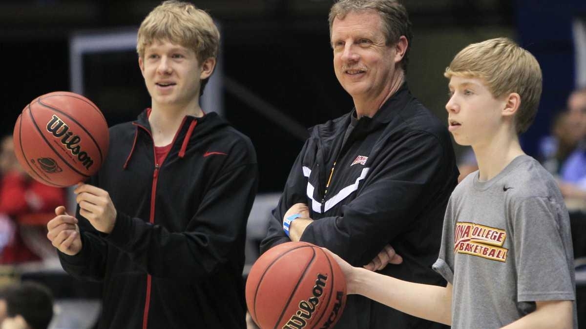 Coach Tim Cluess leads Iona to its second straight NCAA bid - Newsday