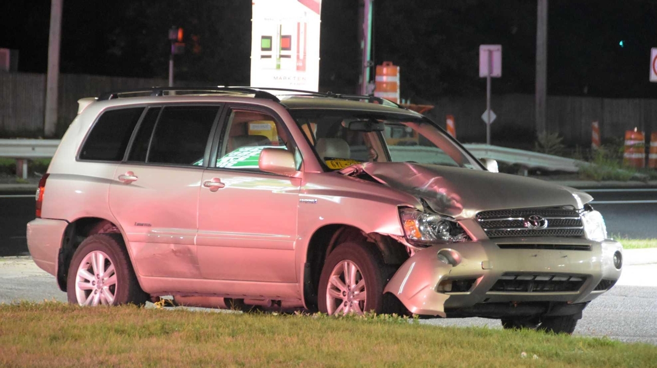 Hempstead woman killed crossing Sunrise Highway in East Massapequa ...