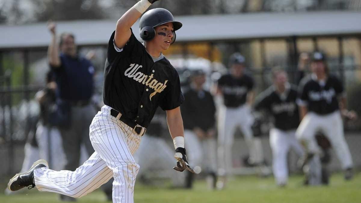 Stack's homer wins it for Wantagh baseball - Newsday