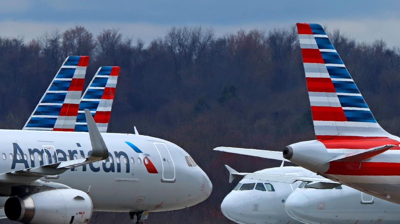 American Airlines pilots ratify a new contract that includes big pay raises and bonuses - Newsday