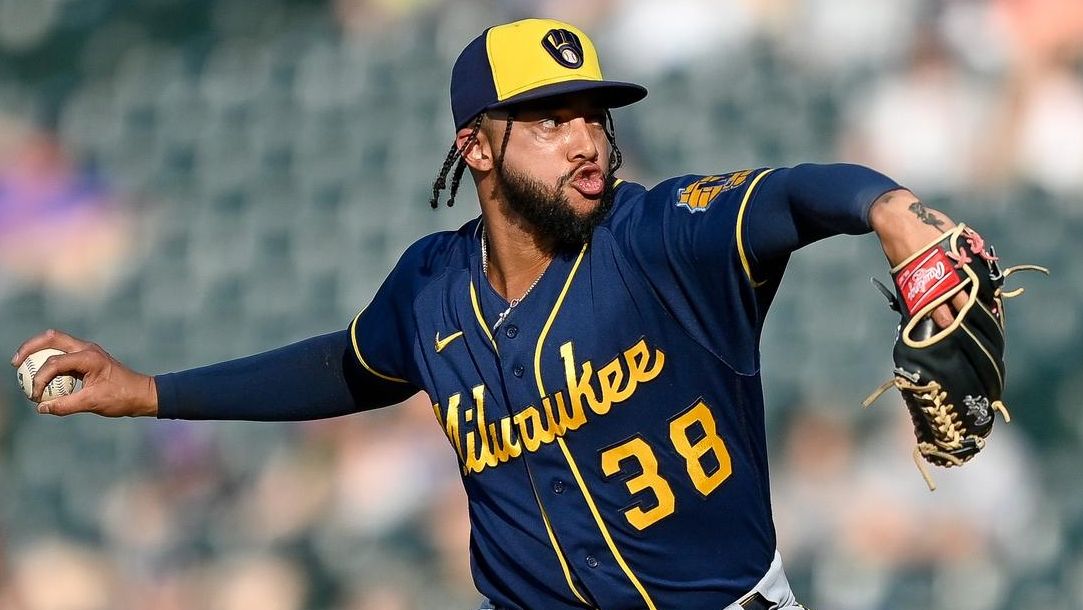 Yankees trade for Brewers closer Devin Williams - Newsday